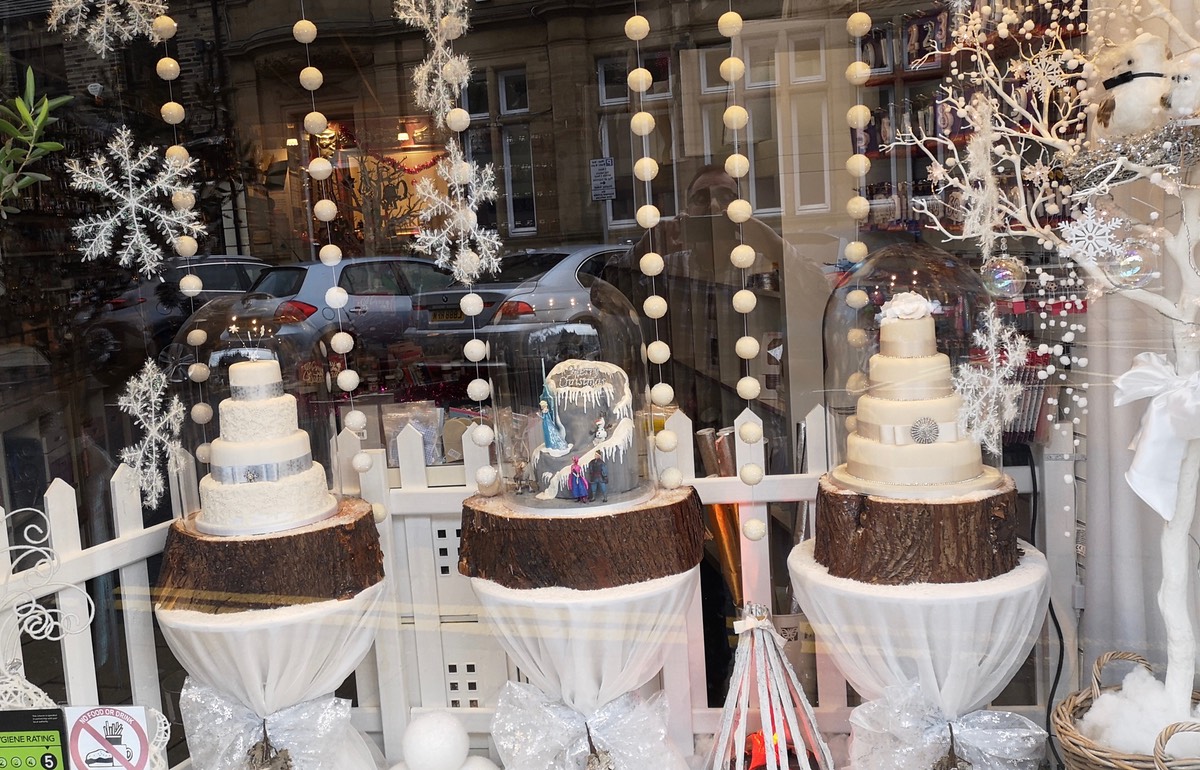 Window Displays | THE CAKE MAKER SHOP Window Displays | THE CAKE MAKER SHOP